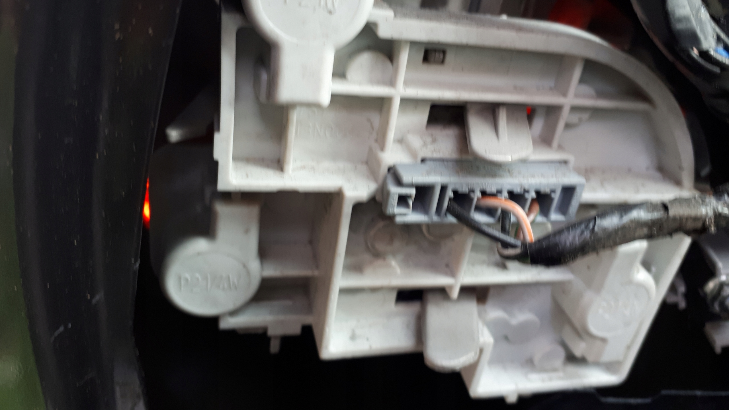 WKŁAD WTYCZKA LAMPY TYŁ KLAPA FORD MONDEO MK4 KOMB - 7638213190 - oficjalne archiwum allegro