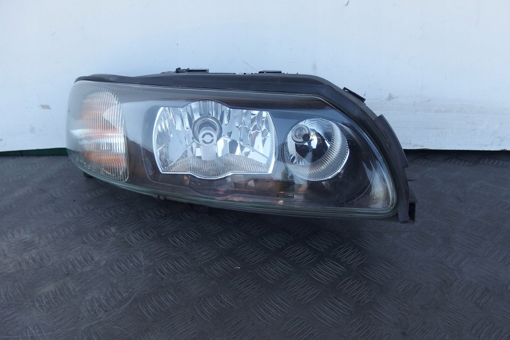VOLVO S60 V70 00-04r LAMPA XENON PRAWA EU 30655904 - 6784342245 ...