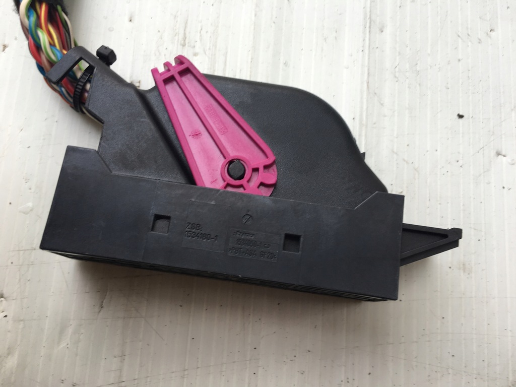 WTYCZKA kostka AUDI VW 4F0973763D - 7520821573 - oficjalne archiwum Allegro